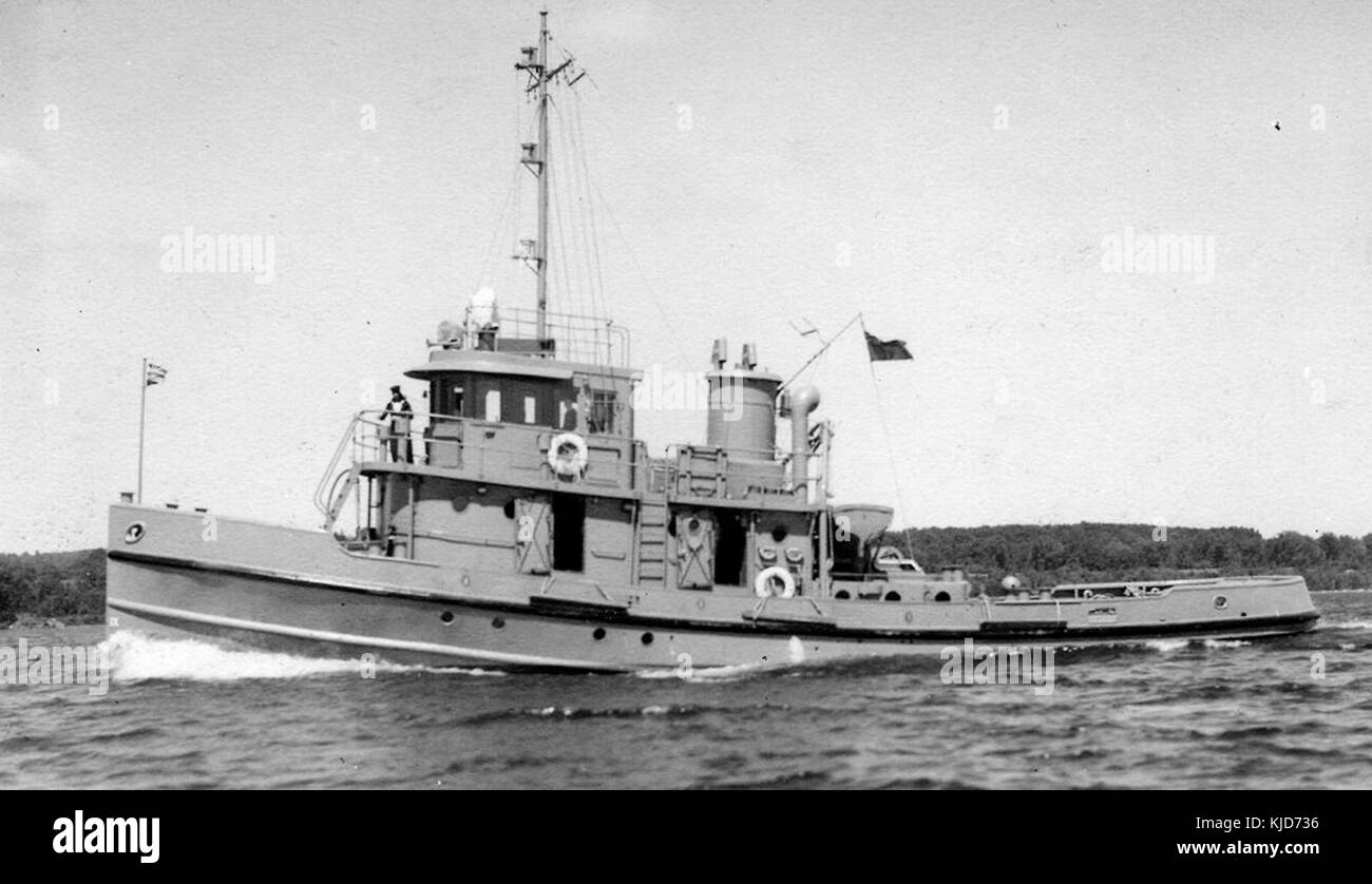 WW2 tugboat HMCS Glenside b Stock Photo - Alamy