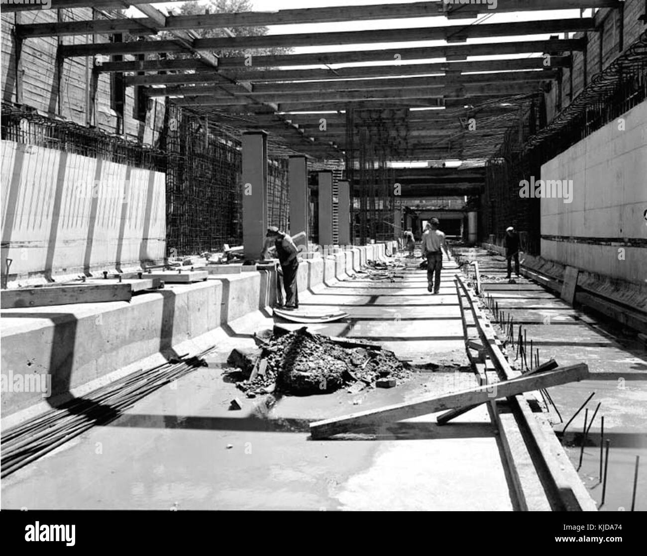 Excavation near Wellesley TTC station 8401 18 Stock Photo - Alamy