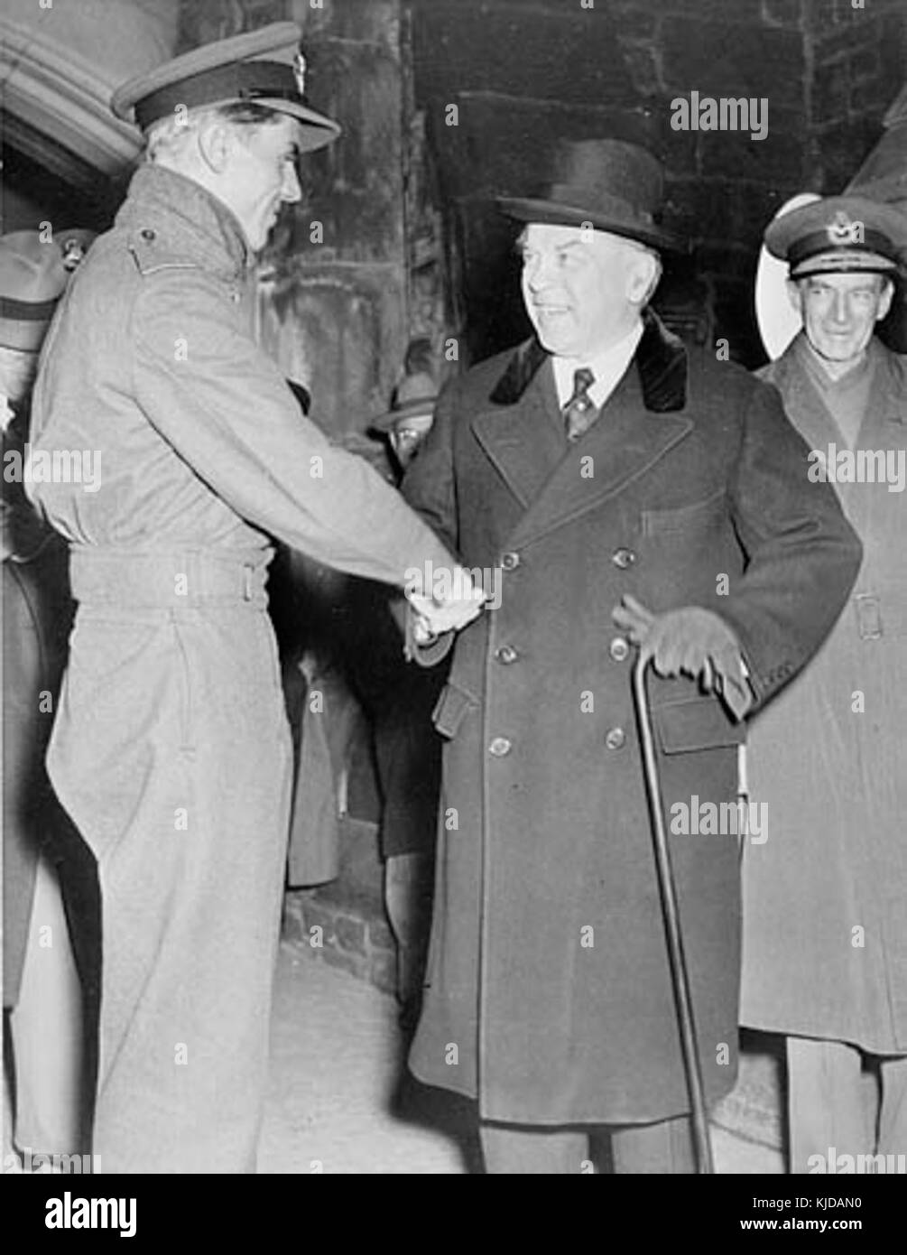 George Beurling shaking hands w WLMK 1942 Stock Photo - Alamy