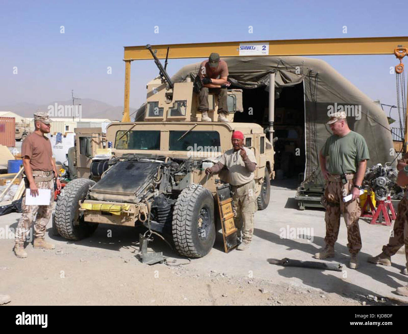 Maintenance humvee hi-res stock photography and images - Alamy