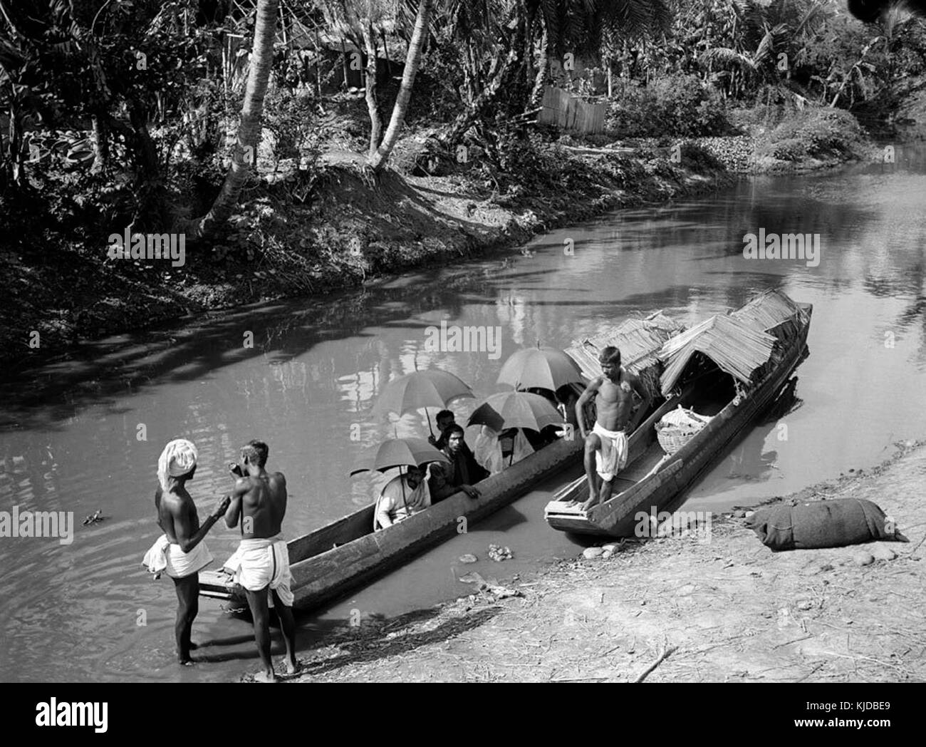 Indian Boatmen, 1900s Stock Photo - Alamy