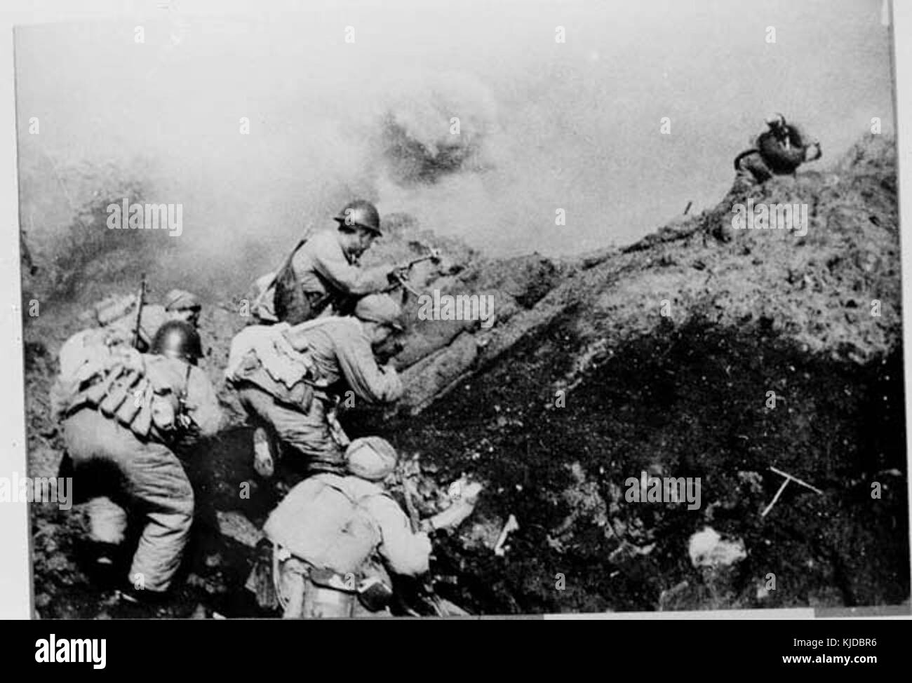 Army attack soldier hi-res stock photography and images - Alamy