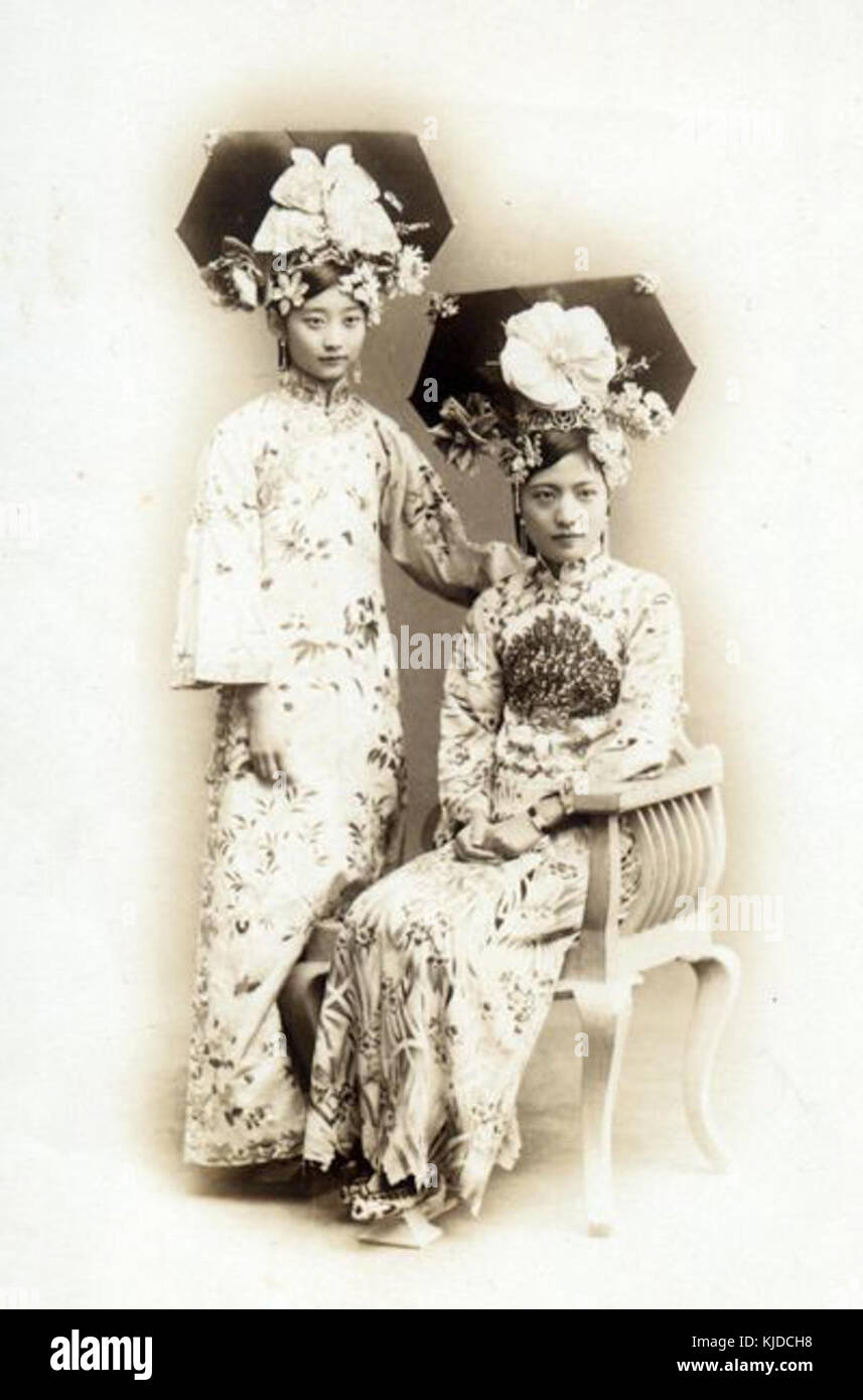 Manchu noble ladies in 1900s Stock Photo - Alamy