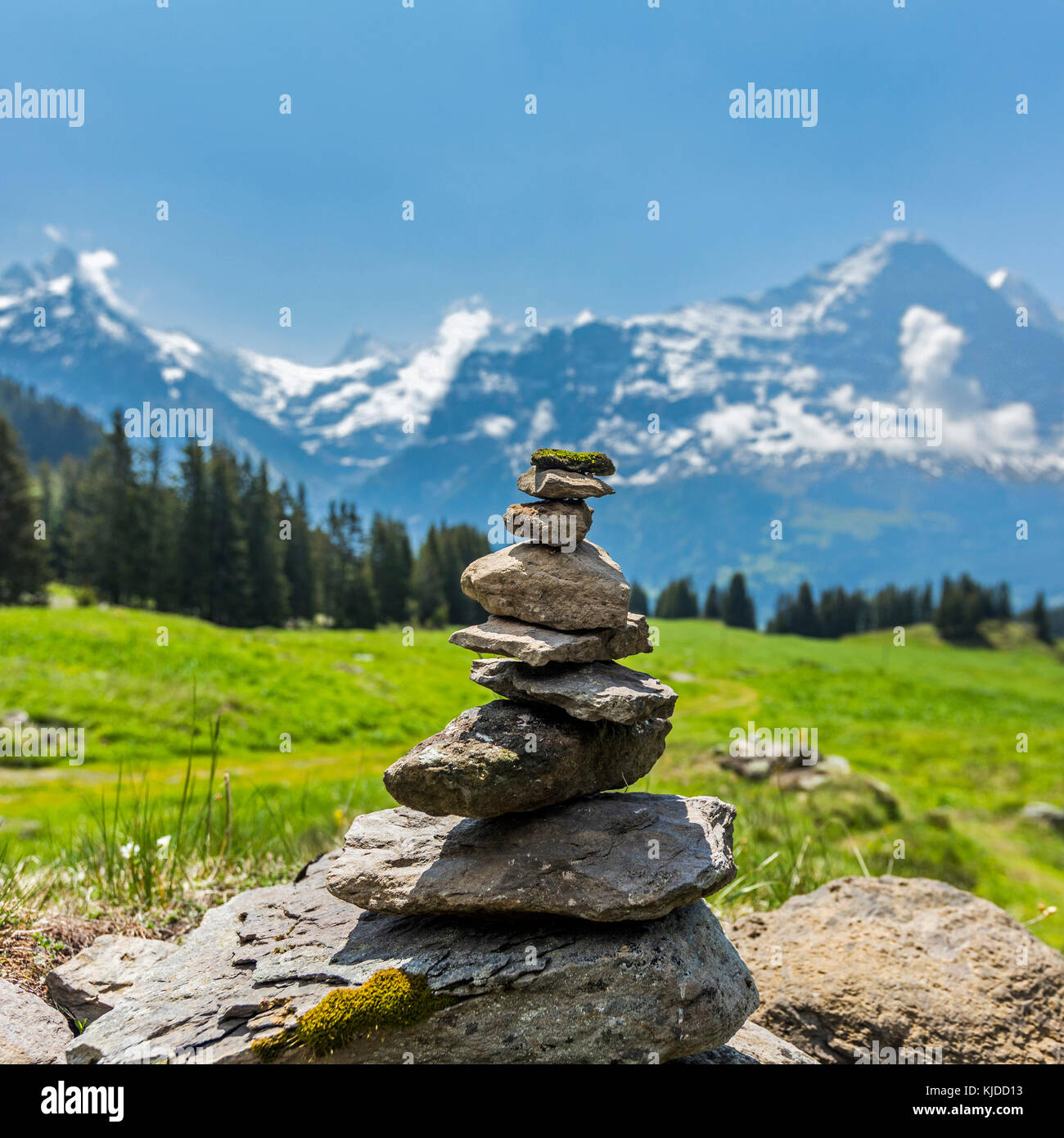 Rocks balancing on mountain hi-res stock photography and images - Alamy