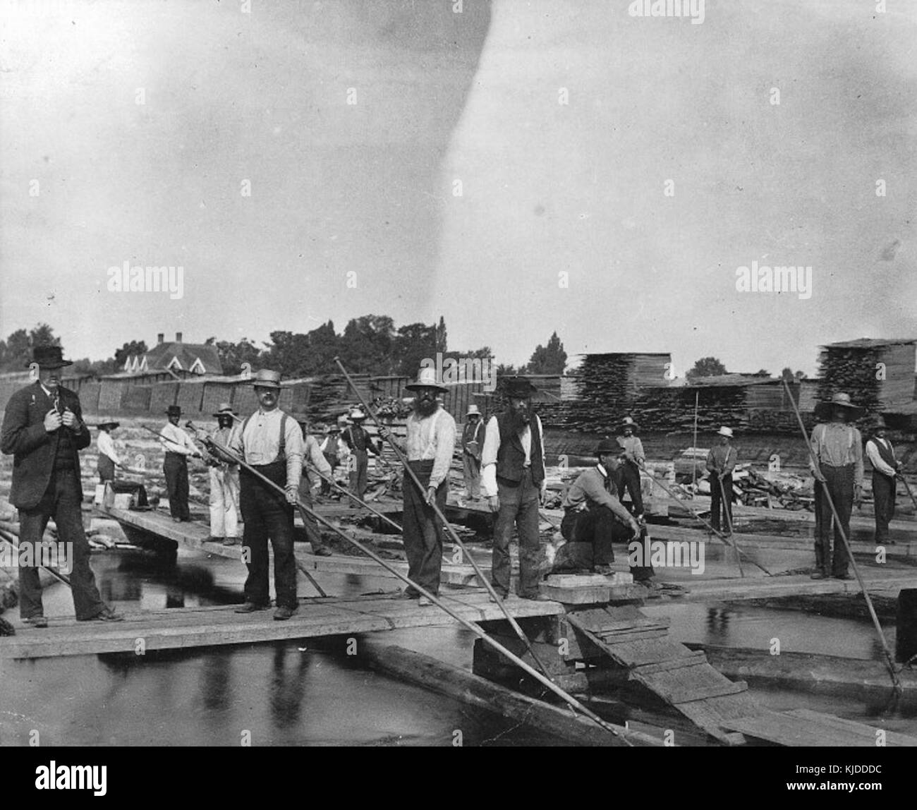 Logging camp canada hi-res stock photography and images - Alamy