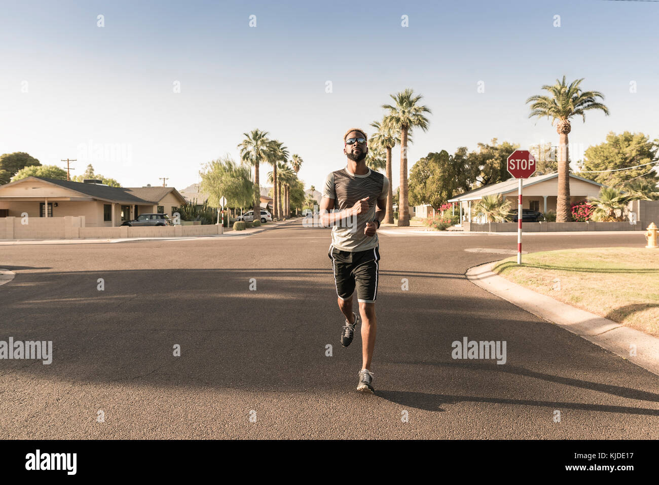 Black running pants hi-res stock photography and images - Alamy
