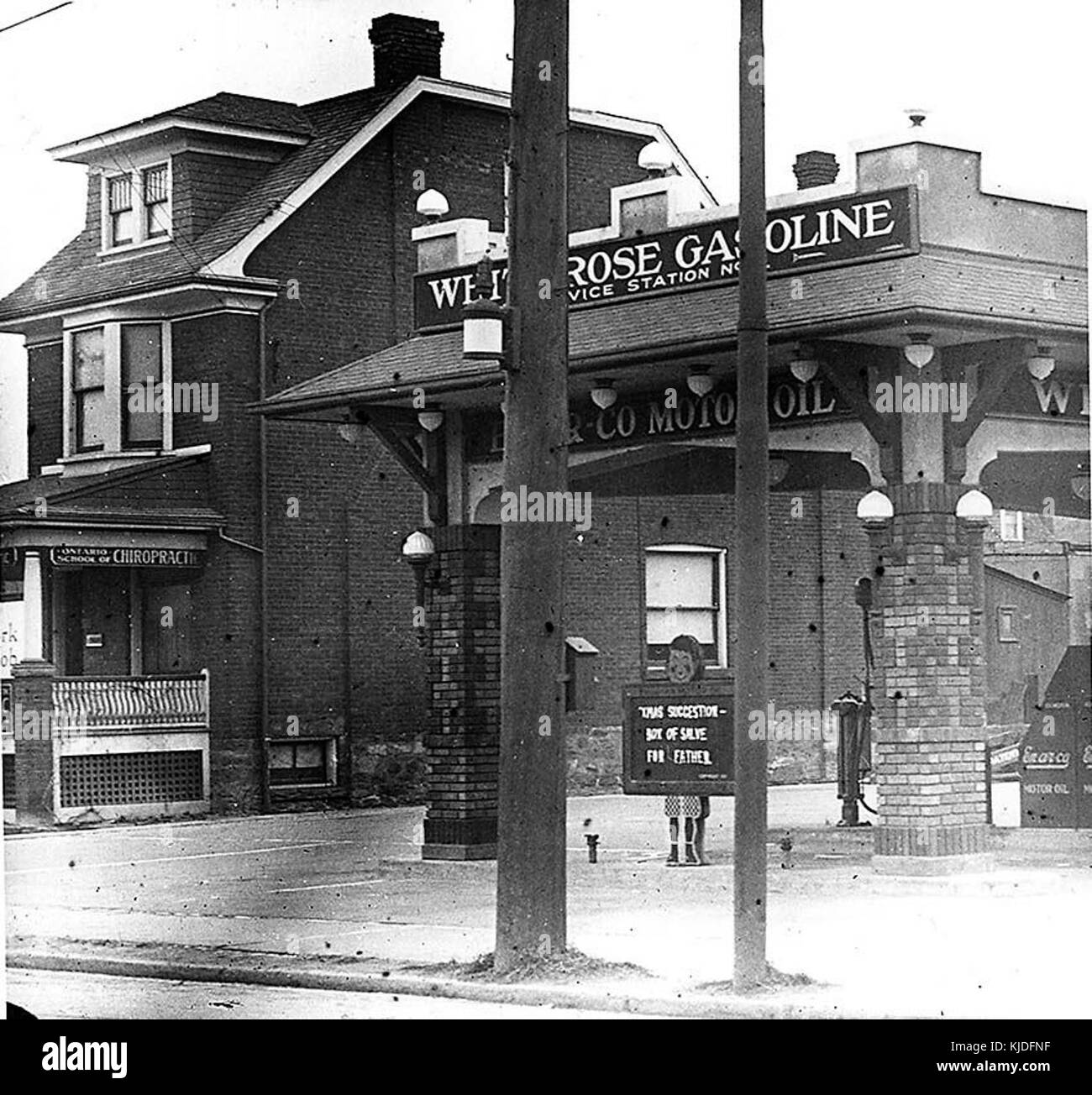 White Rose Gasoline Service Station circa 1920 Stock Photo - Alamy