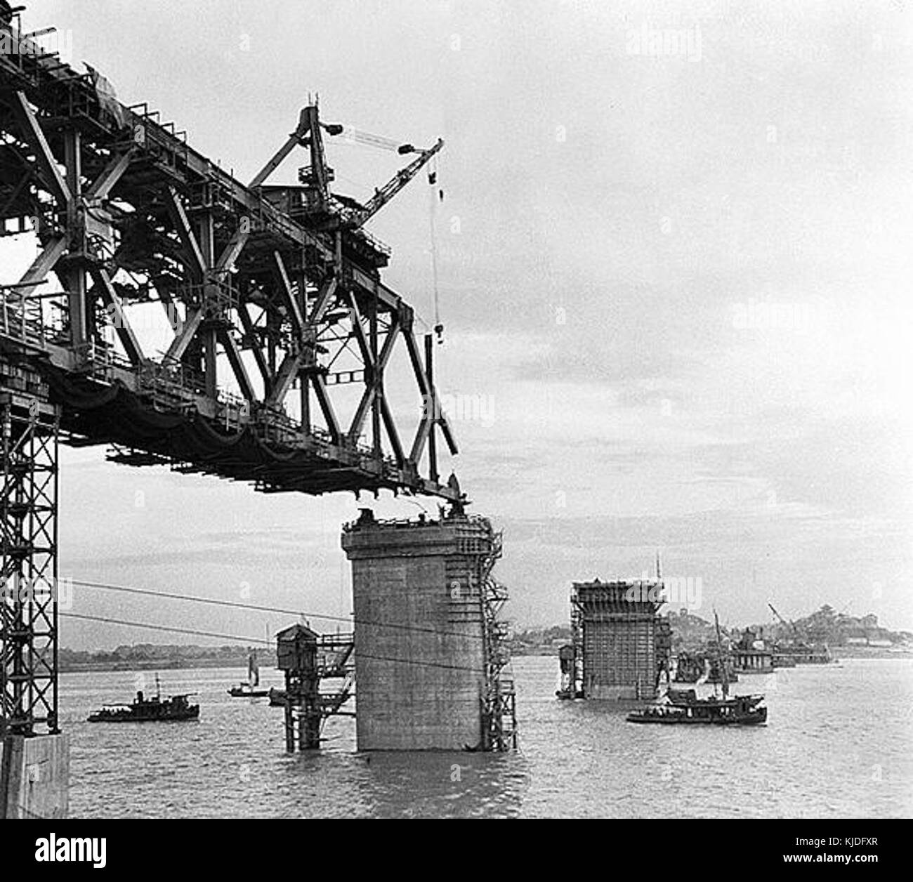 Yangtze river bridge history hi-res stock photography and images - Alamy