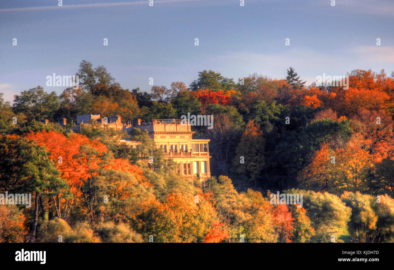 Gfp wisconsin lake geneva mansion on the lake Stock Photo - Alamy