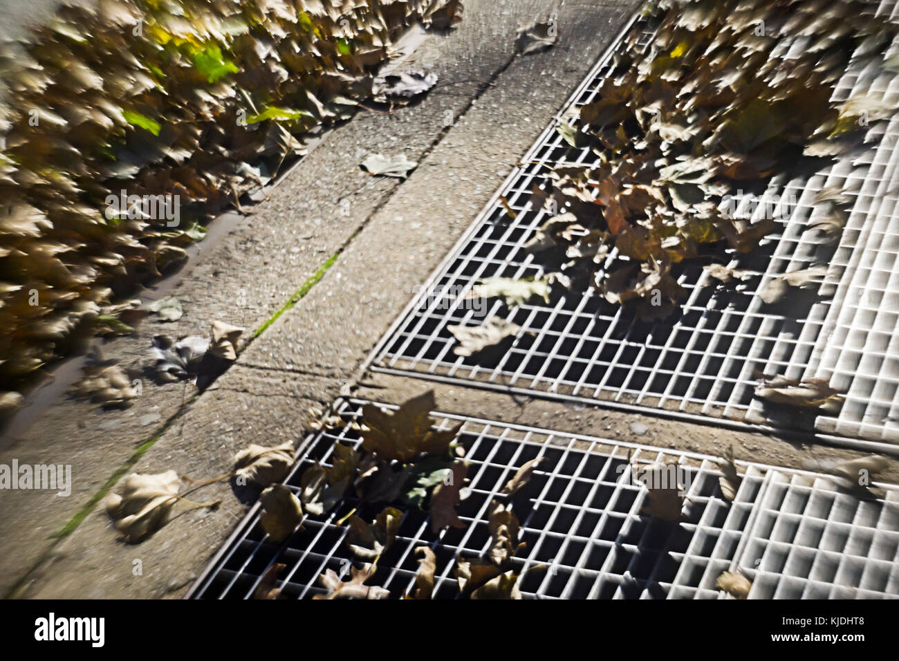 Subway grate hi-res stock photography and images - Alamy