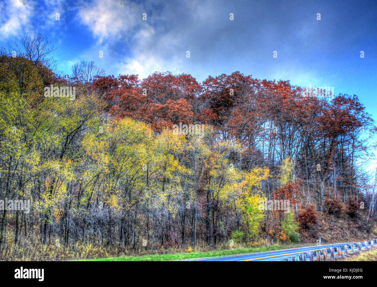 Gfp wisconsin wildcat mountain state park autumn colors by the roadside ...