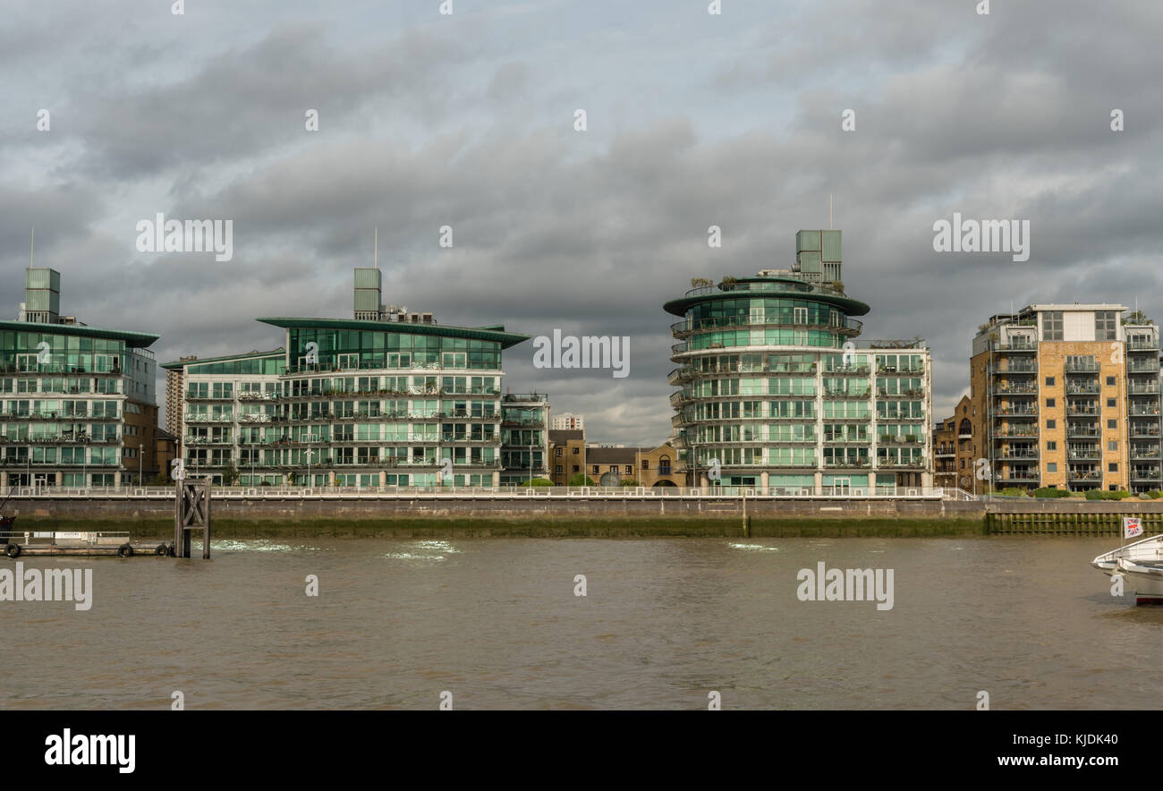 Thames riverfront quay hi-res stock photography and images - Alamy