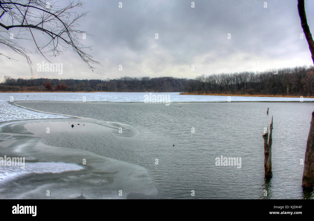 Freezing cold lake hi-res stock photography and images - Alamy
