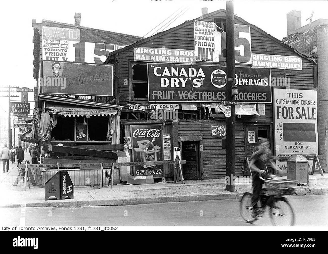 Northeast corner of Yonge and Gerrard in 1938 Stock Photo - Alamy