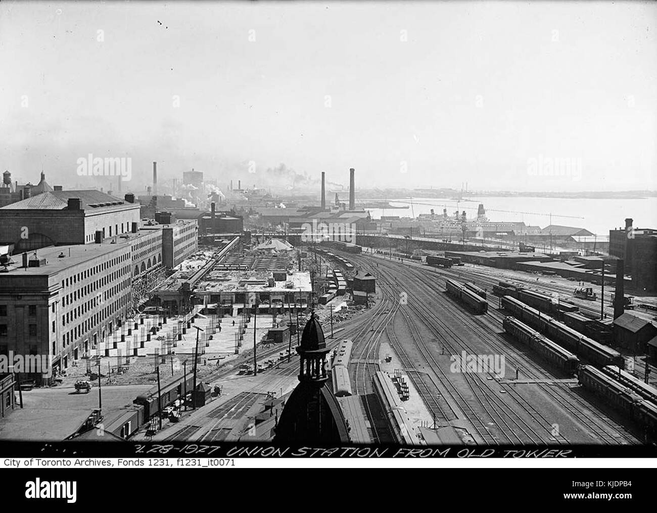 Constructing Toronto's 3rd Union Station, 1927 Stock Photo - Alamy