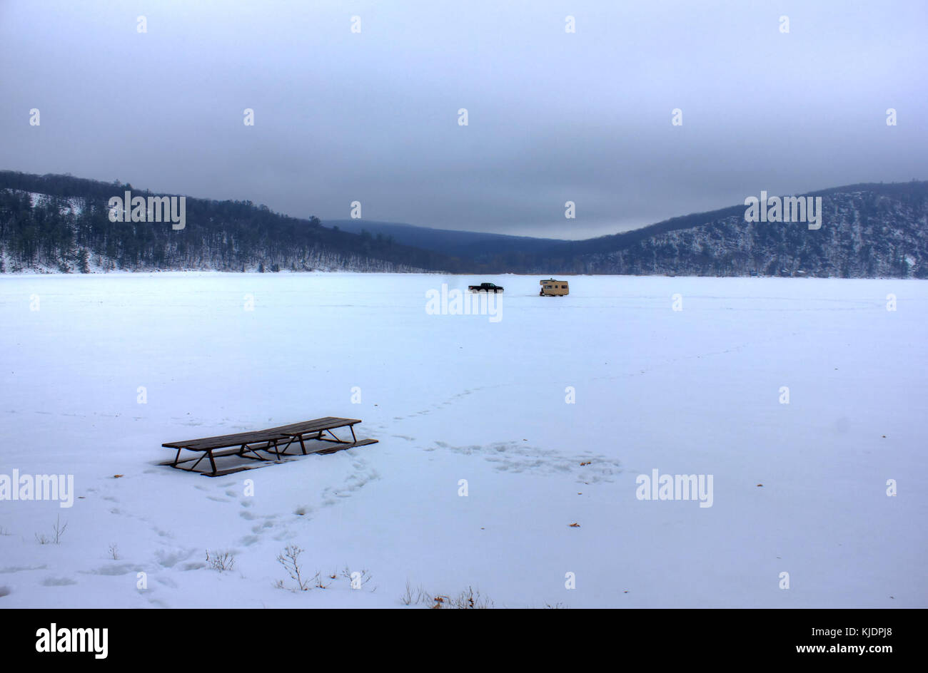 Gfp wisconsin devils lake state park the lake winter Stock Photo - Alamy