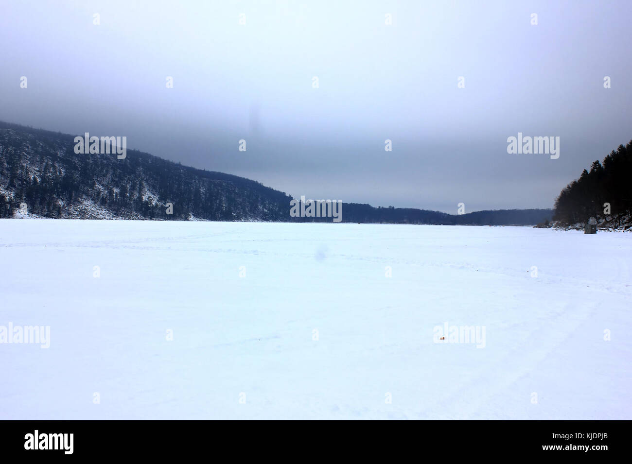 Gfp wisconsin devils lake state park across the frozen lake Stock Photo ...