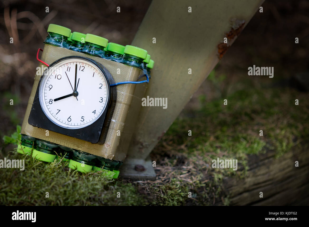 Bomb expert hi-res stock photography and images - Alamy
