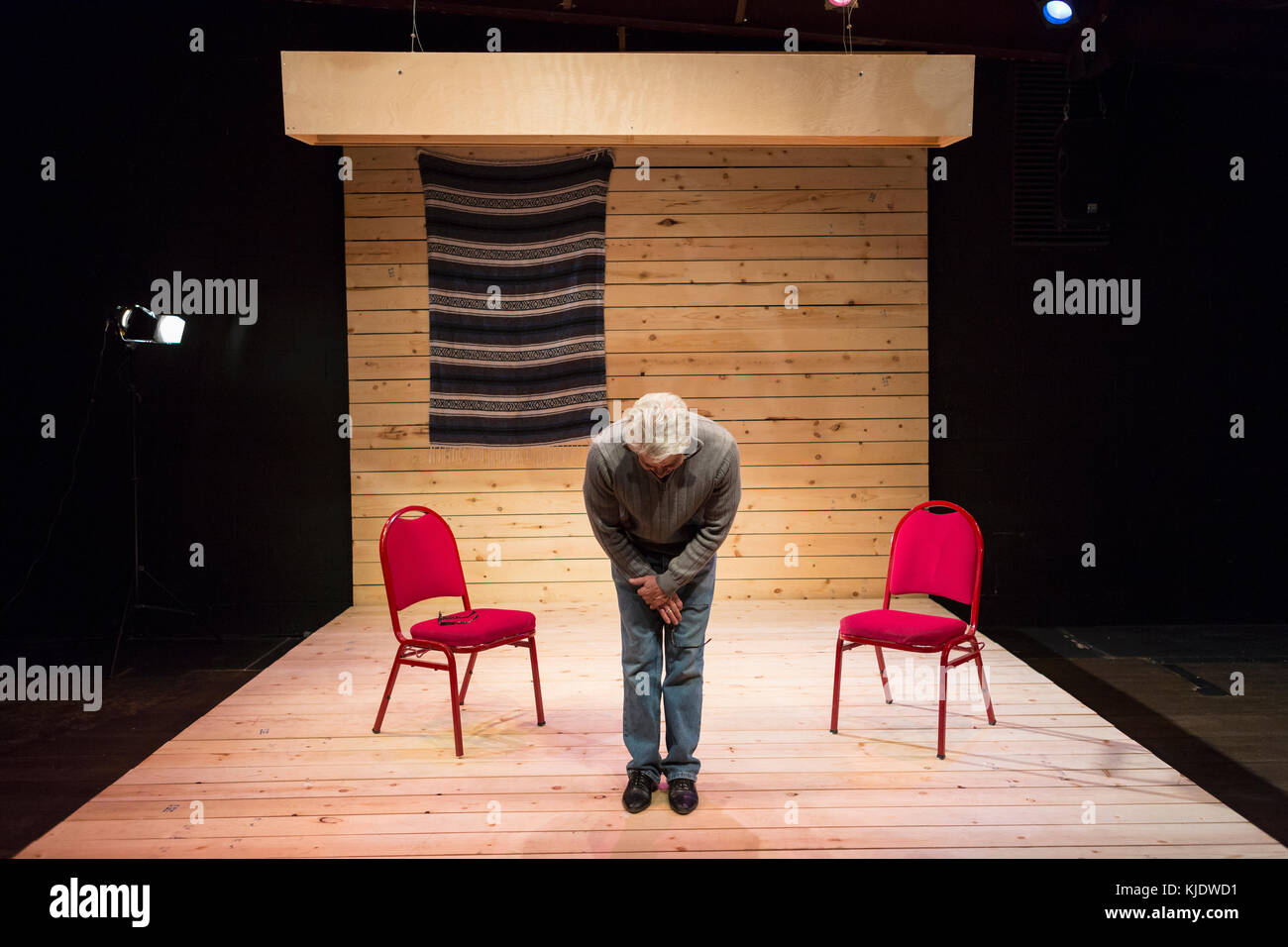 Man bowing hi-res stock photography and images - Alamy