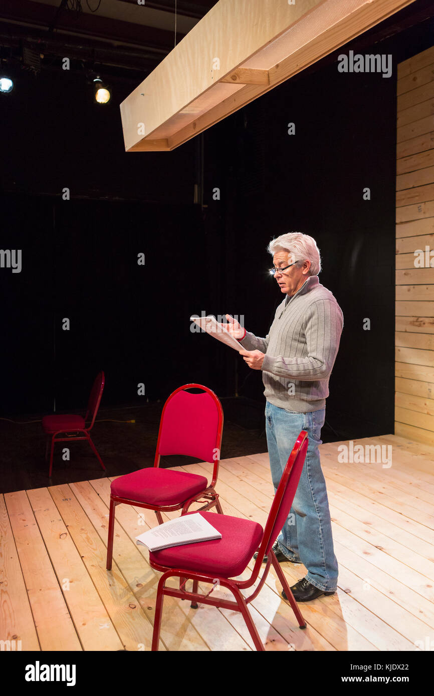 Reading script stage hi-res stock photography and images - Alamy