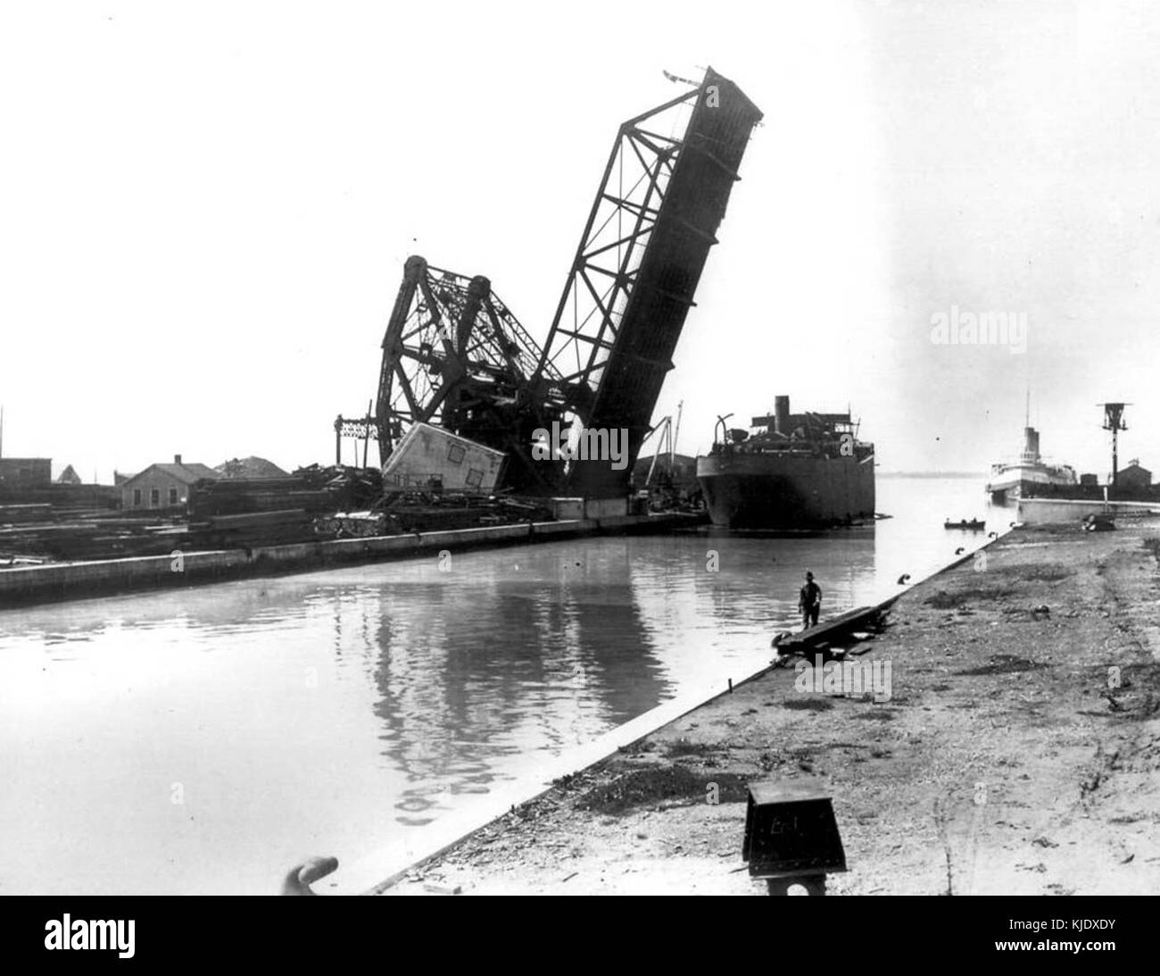 Drawbridge over the Don River, ca. 1915 Stock Photo - Alamy