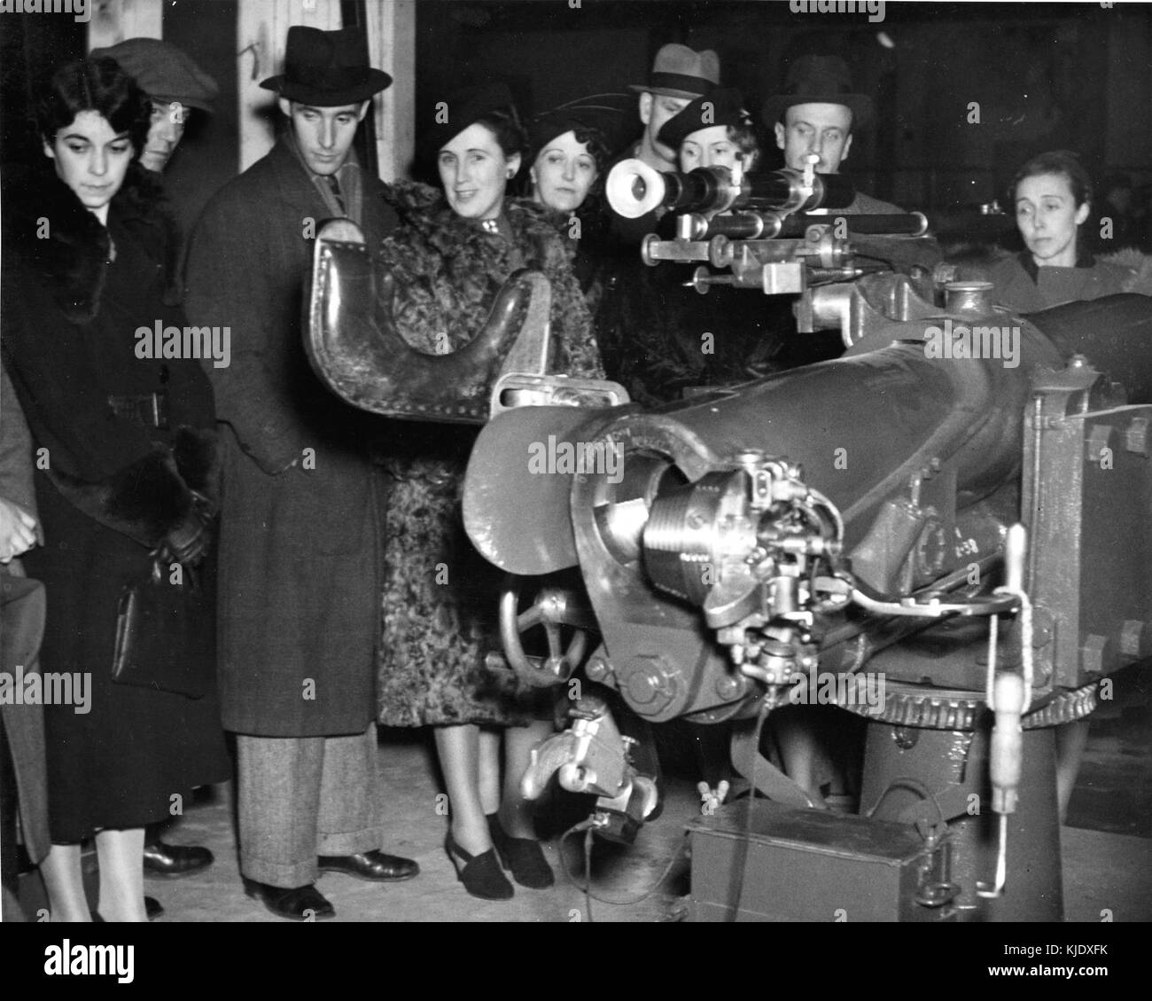 Visitors inspect QF 12 pounder 12 cwt gun at Bessborough Armoury ...