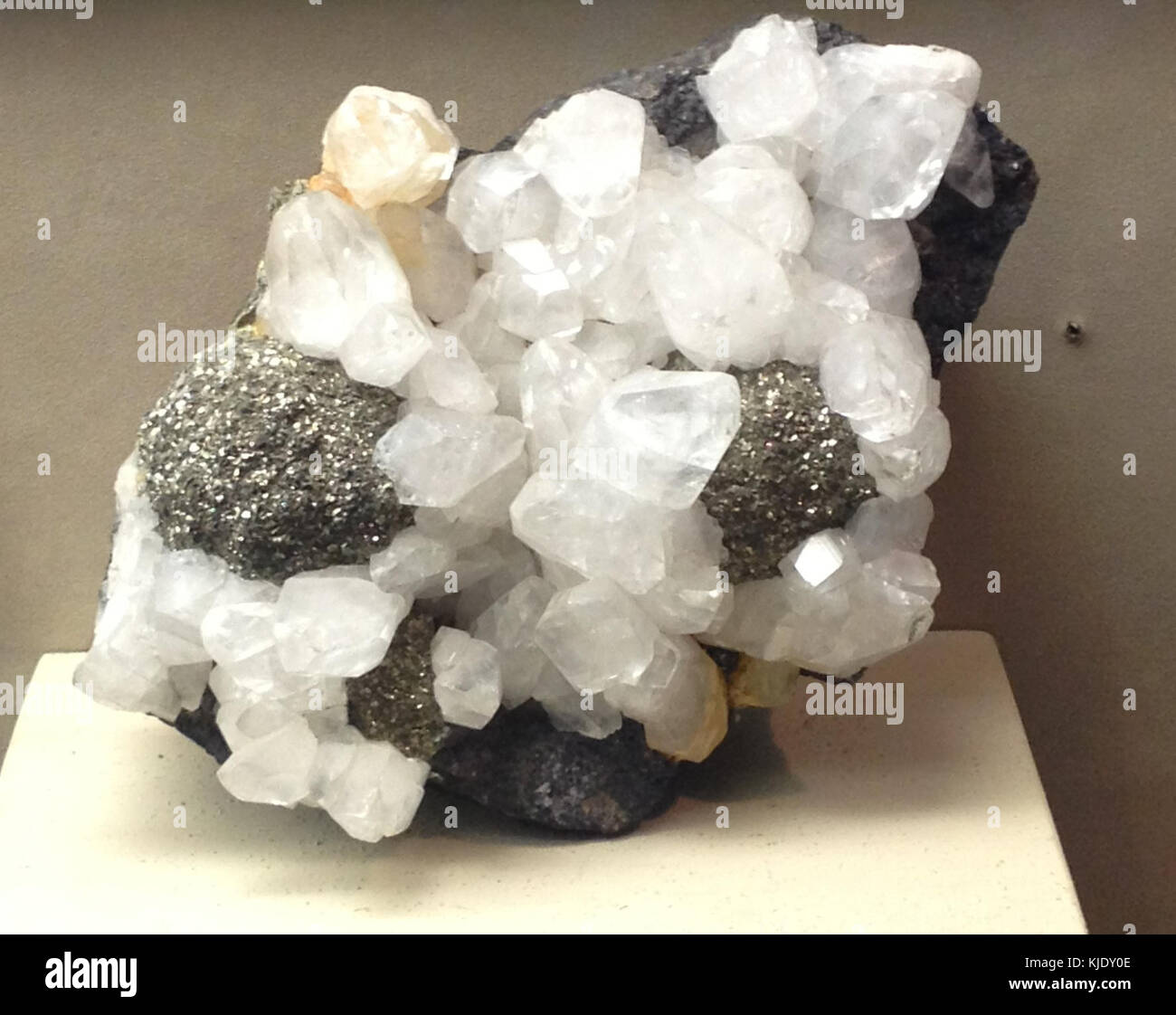 This image shows the process of multiple crystals merging into a single ...