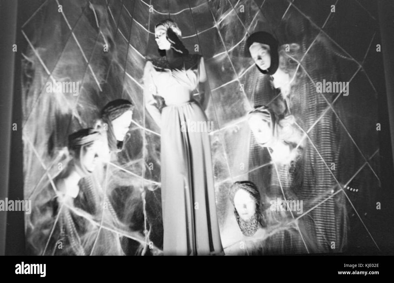 Early 1900s department store window Black and White Stock Photos ...