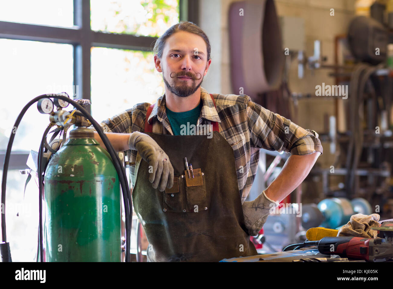 New tank workshop hi-res stock photography and images - Alamy