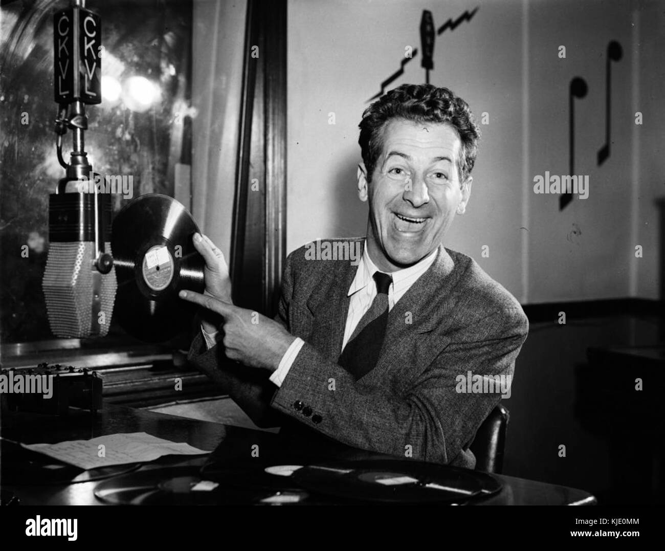 1920s radio broadcast hi-res stock photography and images - Alamy