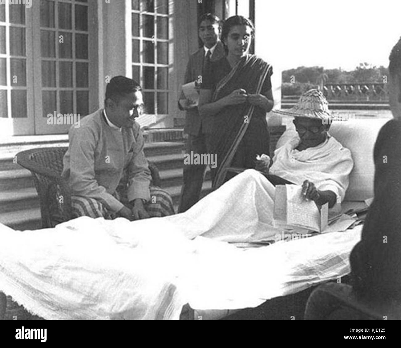 Burmese Premier Thakin Nu with Mahatama Gandhi in New Delhi Stock Photo ...