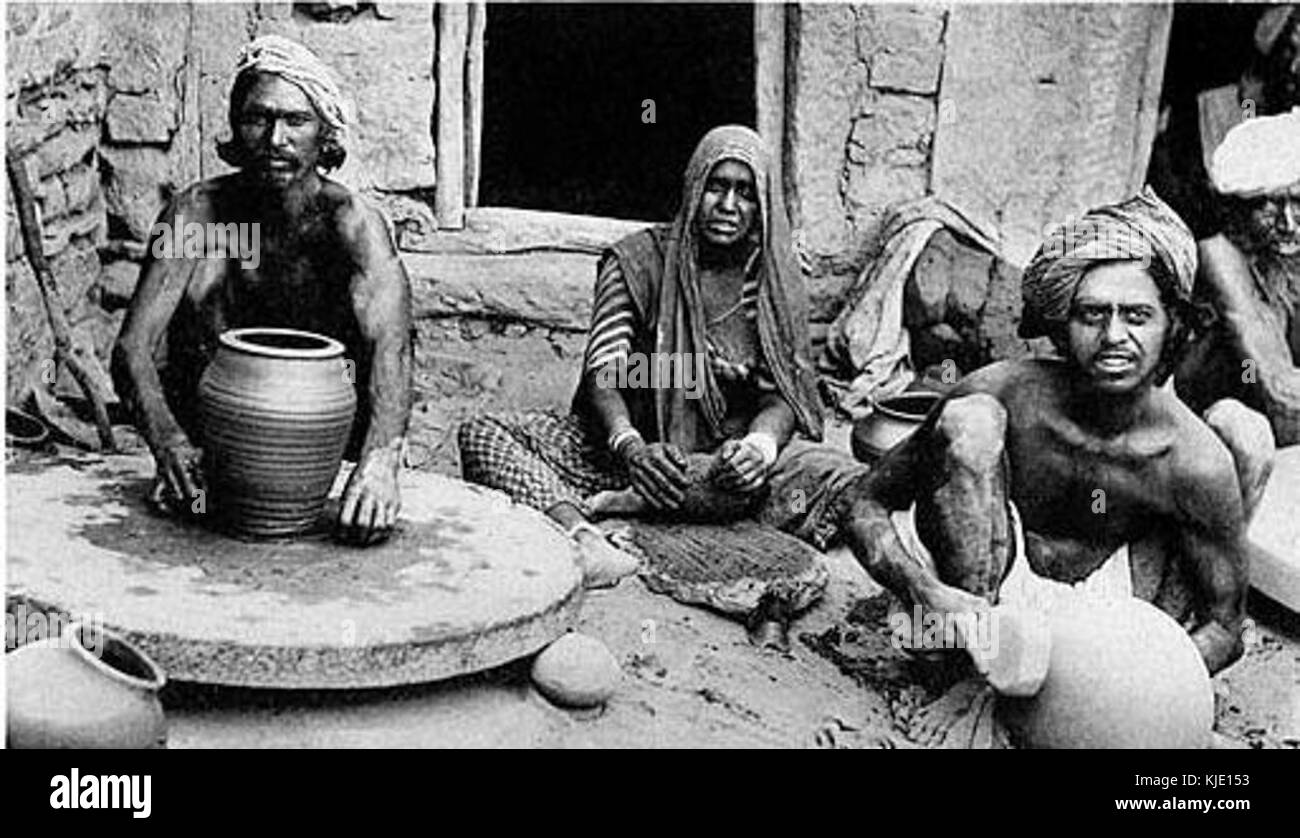A potter in India Stock Photo - Alamy