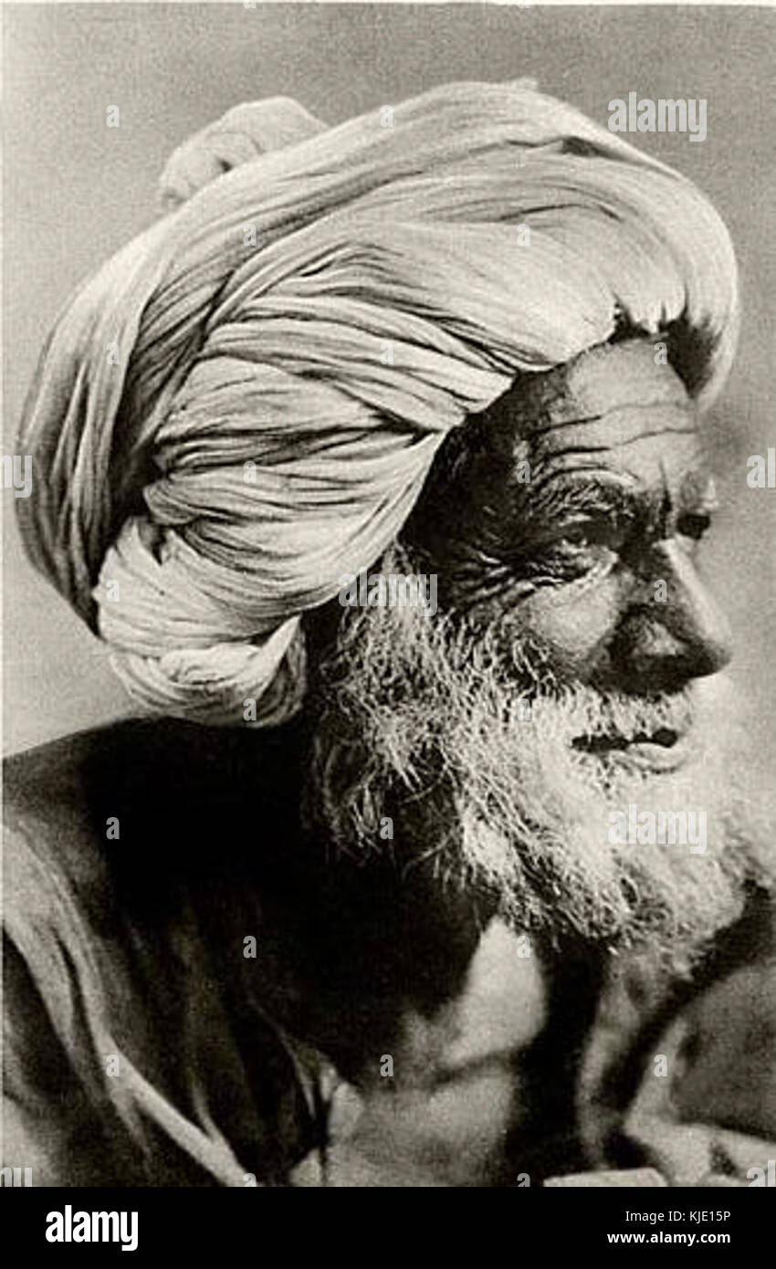 Old Kashmiri man Stock Photo - Alamy