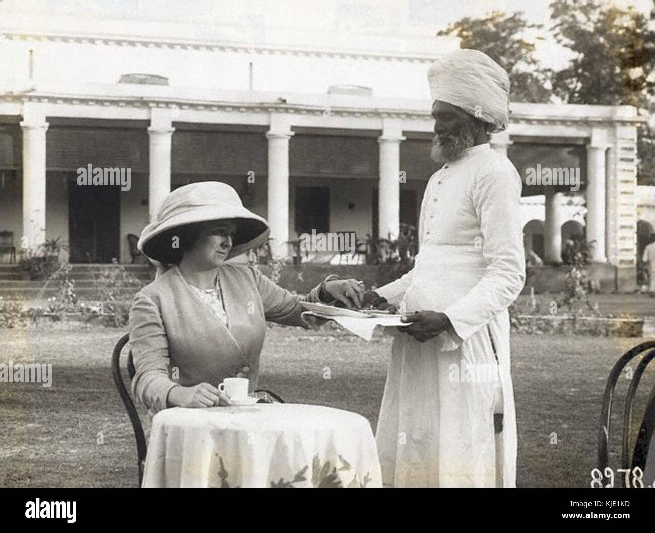 Indian servant hi-res stock photography and images - Alamy