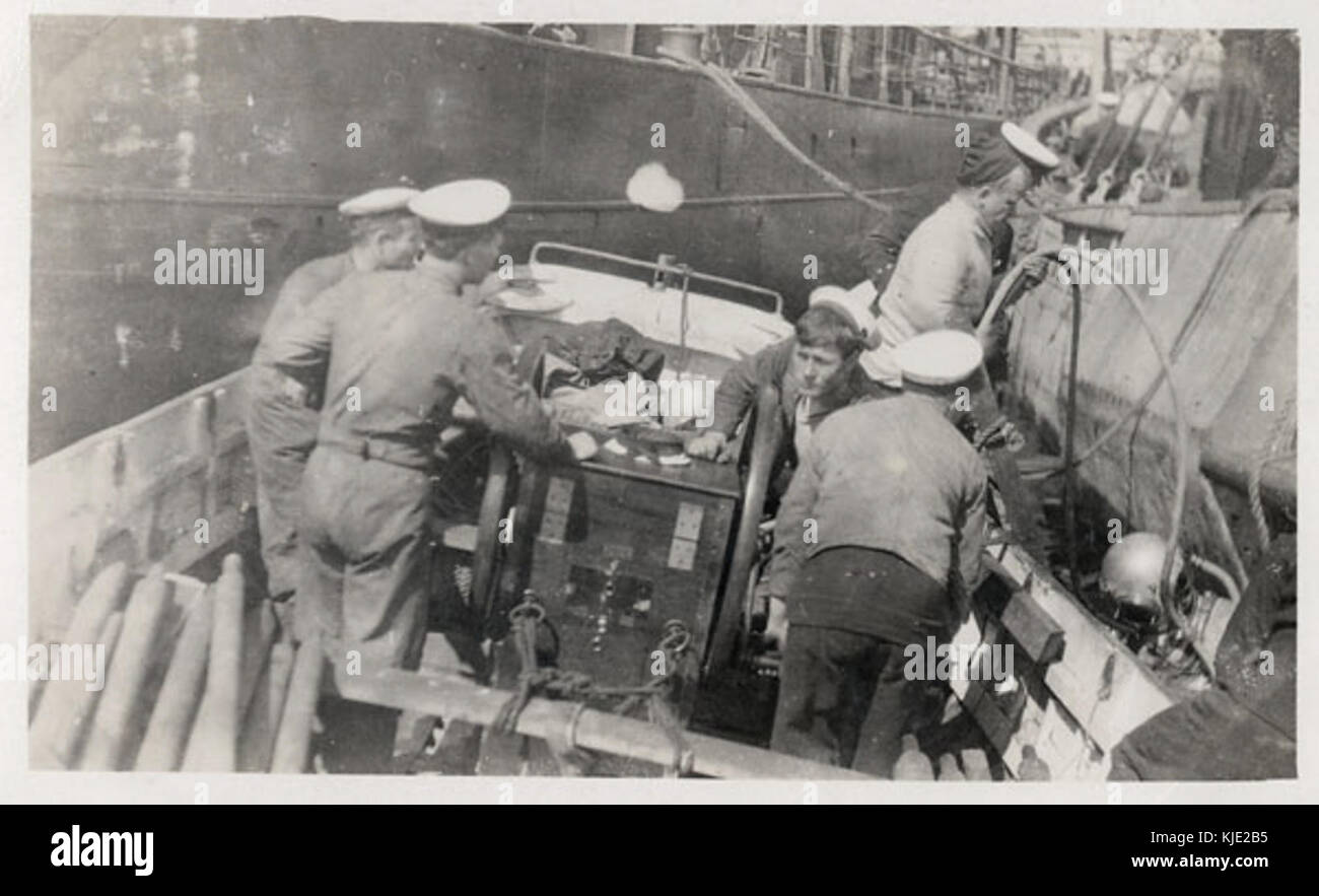 Crewmen at work on HMCS Niobe 1910s LAC 3611517 Stock Photo - Alamy