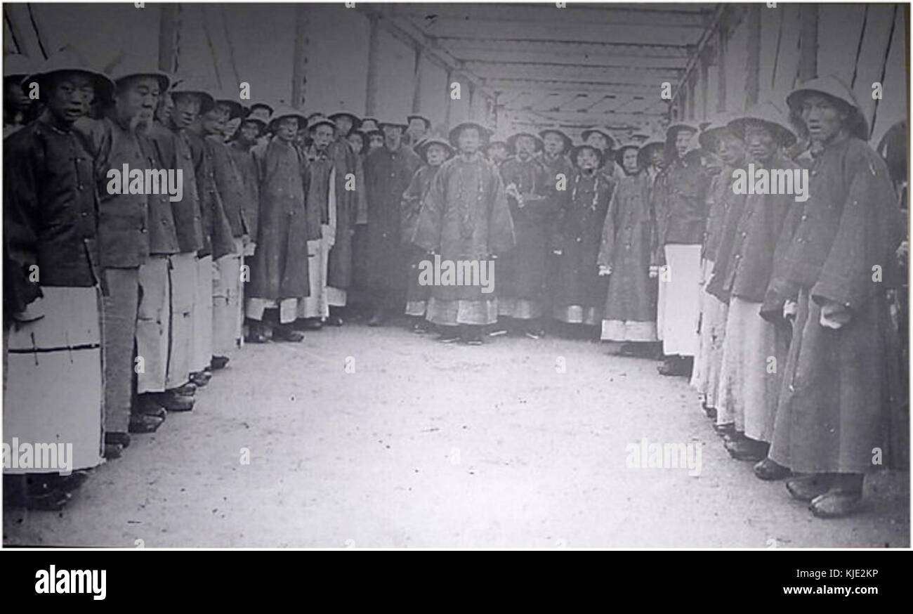 Gansu Officers with completed Lanzhou Yellow River iron bridge Stock ...