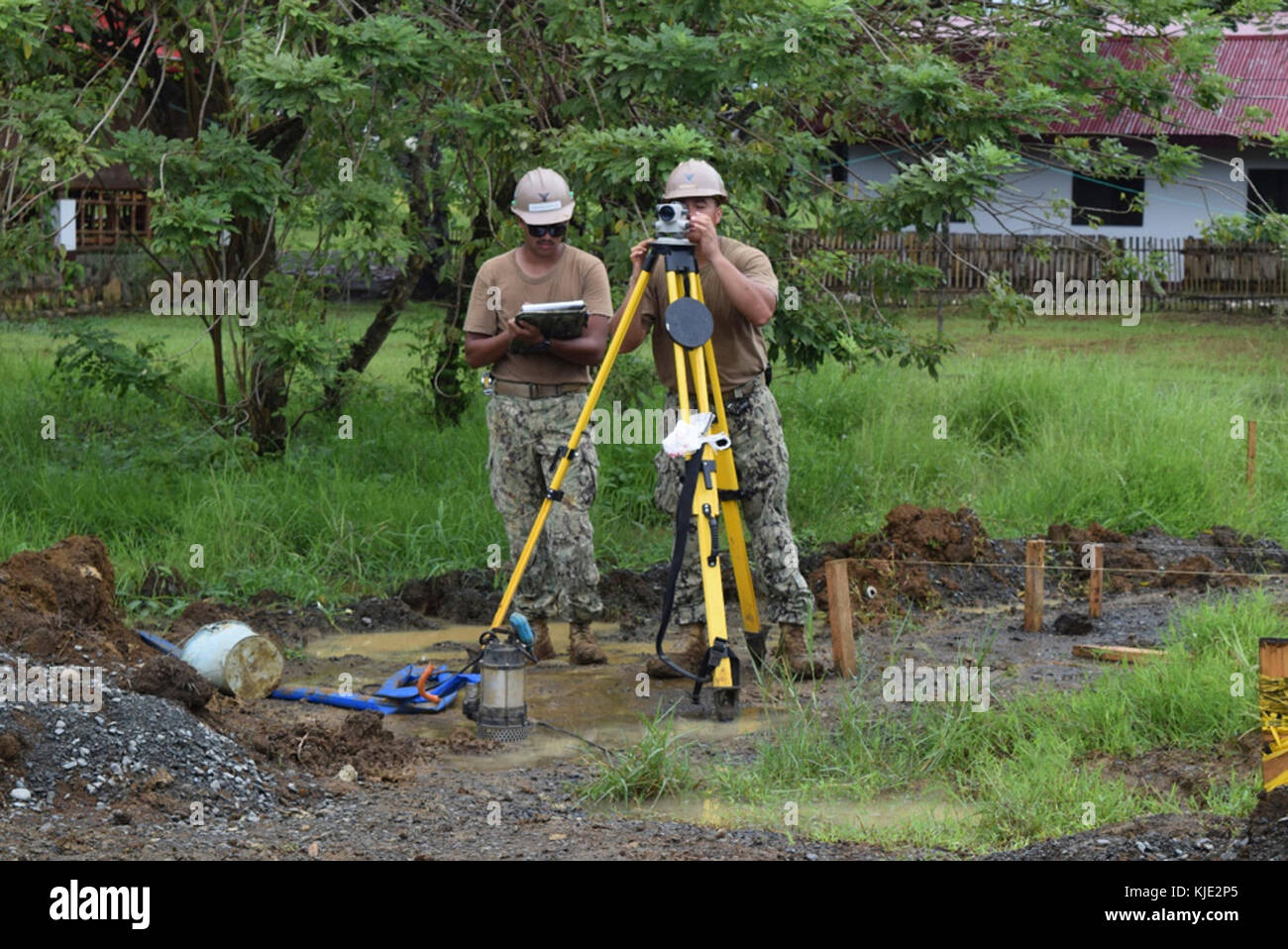 PALAWAN, Philippines (Nov. 14, 2017) Utilitiesman 3rd Class Oscar ...