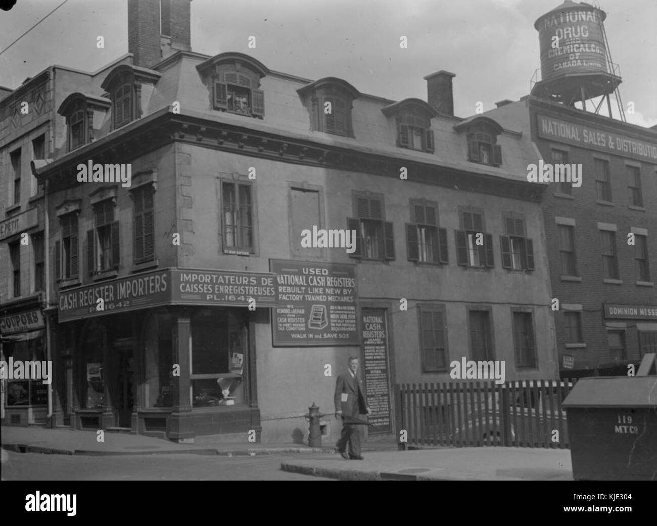 Exterior old building storefront hi-res stock photography and images ...