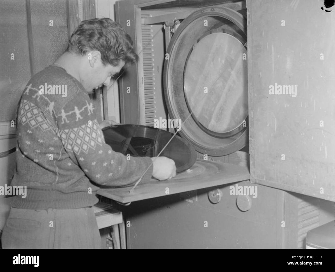 Gold sputtering hi-res stock photography and images - Alamy