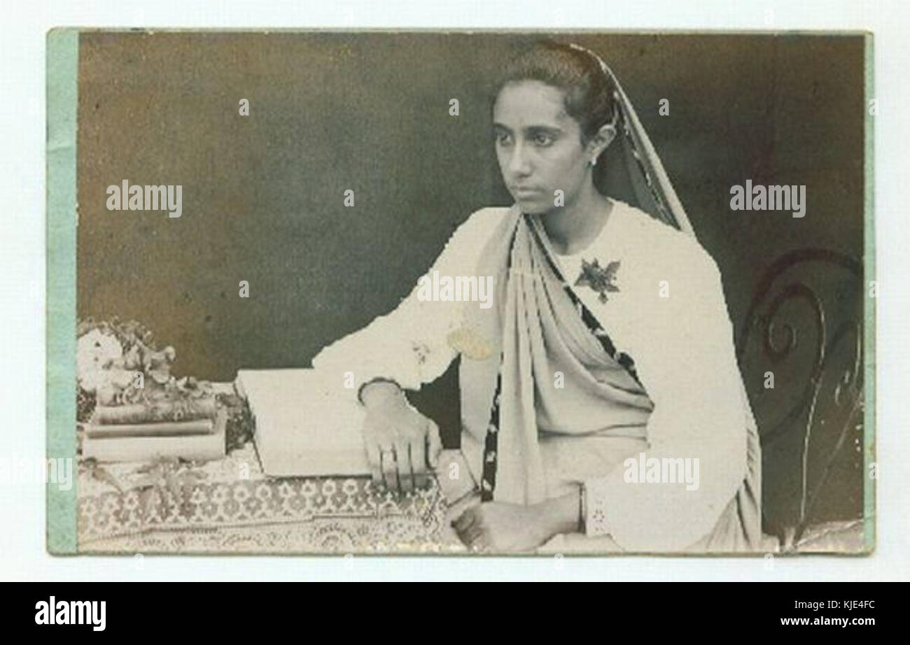 Parsi woman hi-res stock photography and images - Alamy