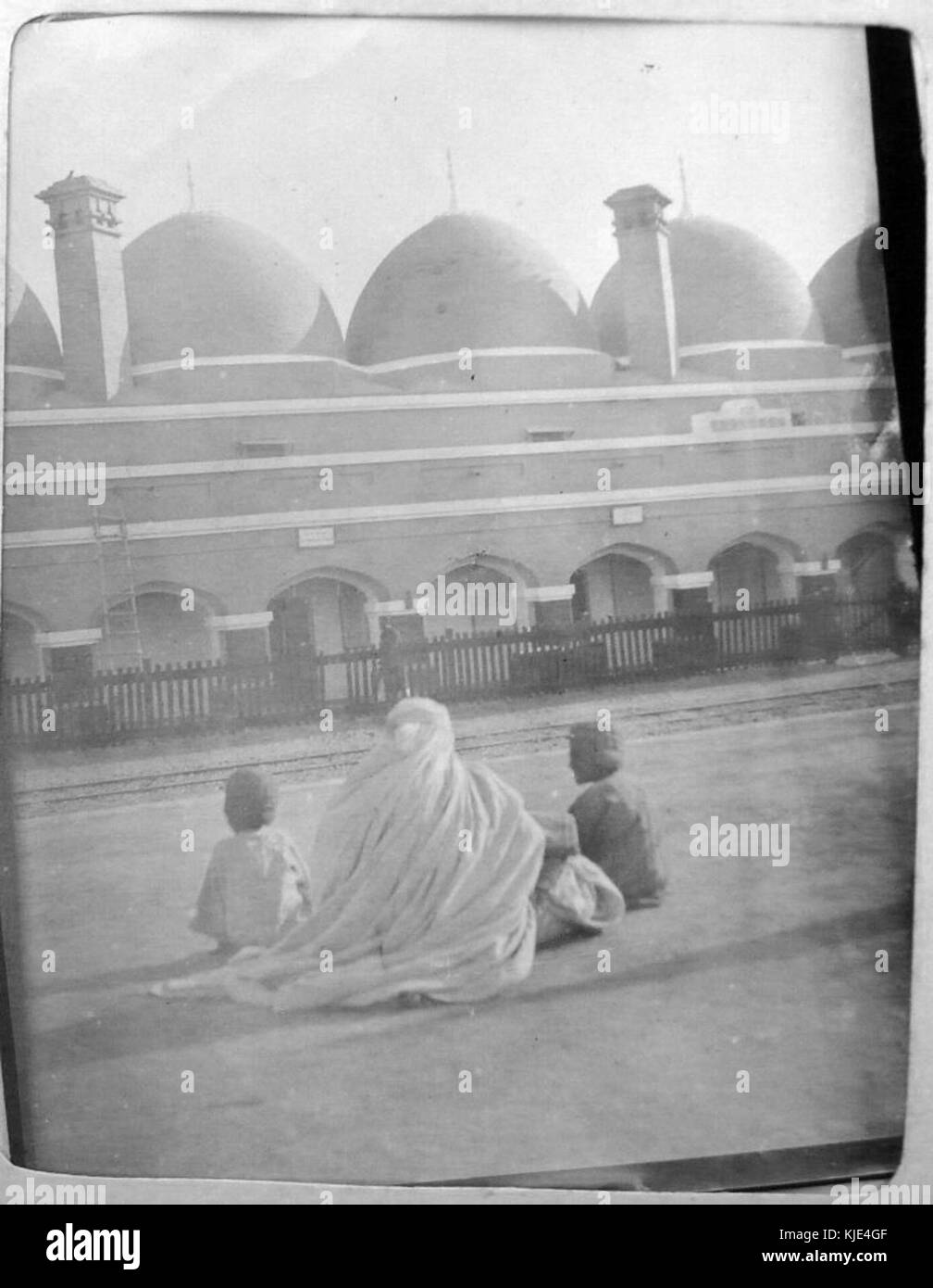 Family life railway hi-res stock photography and images - Alamy