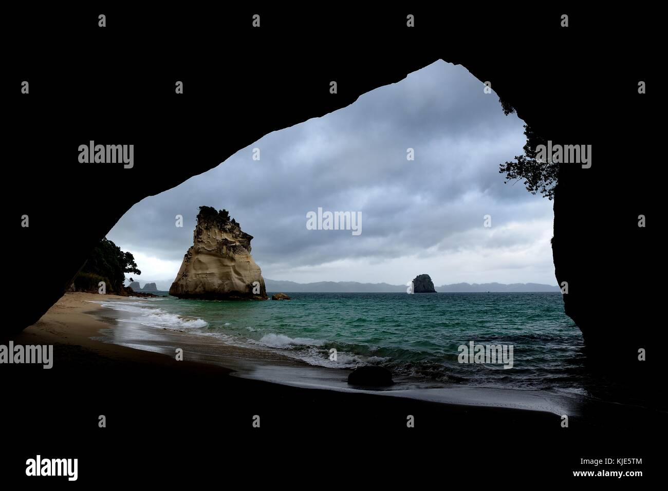 Landscape New Zealand - Coromandel Peninsula - beach with cliffs Stock ...