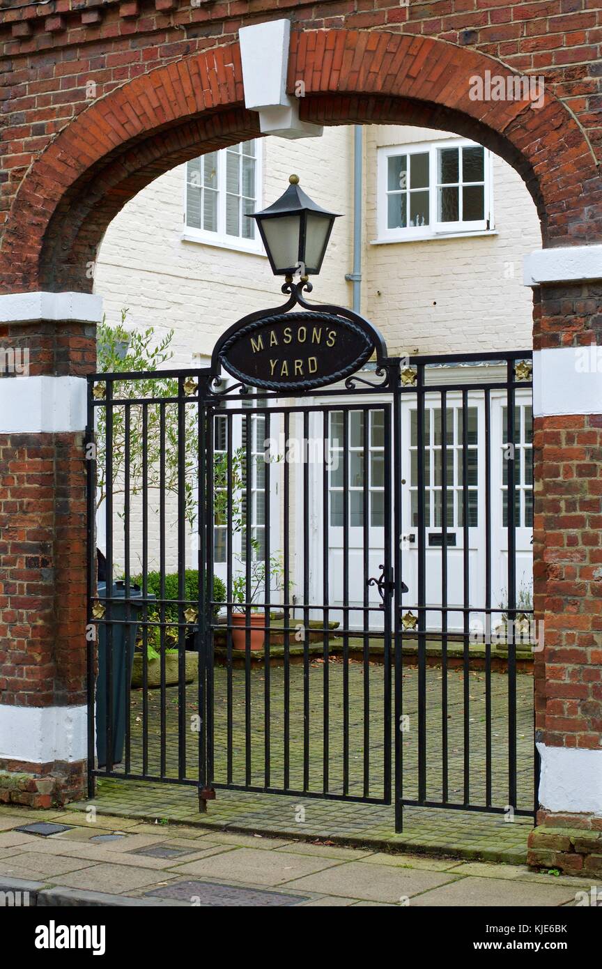 Mason's Yard, St Thomas Street, Winchester, UK Stock Photo - Alamy