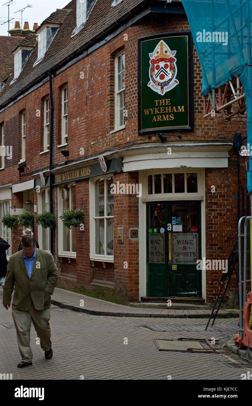 Pub winchester england hi-res stock photography and images - Alamy