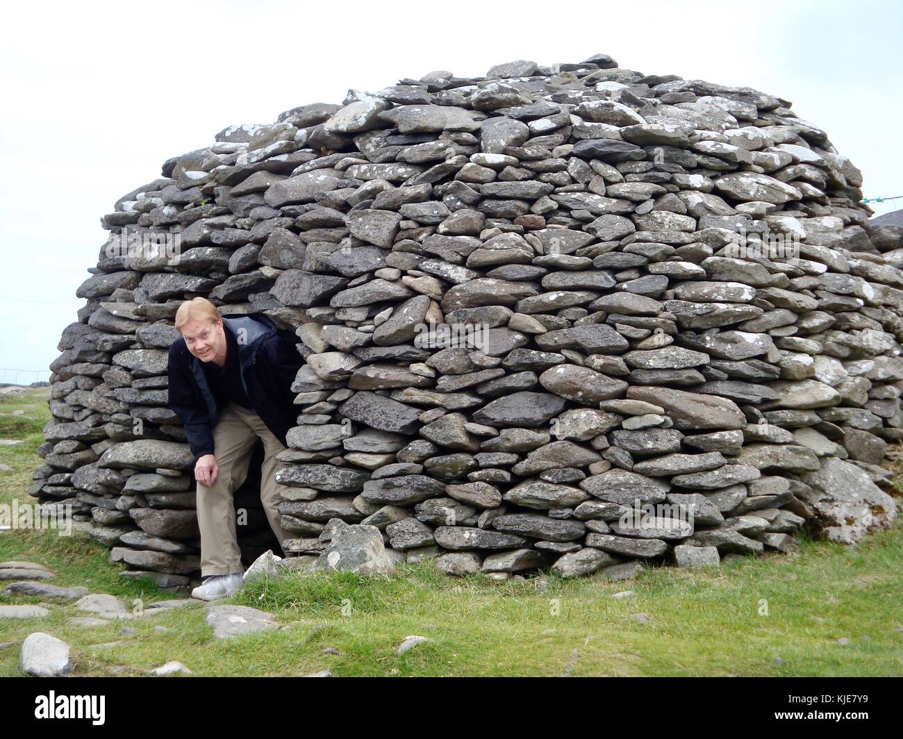 Ancient beehive stone hut hi-res stock photography and images - Alamy