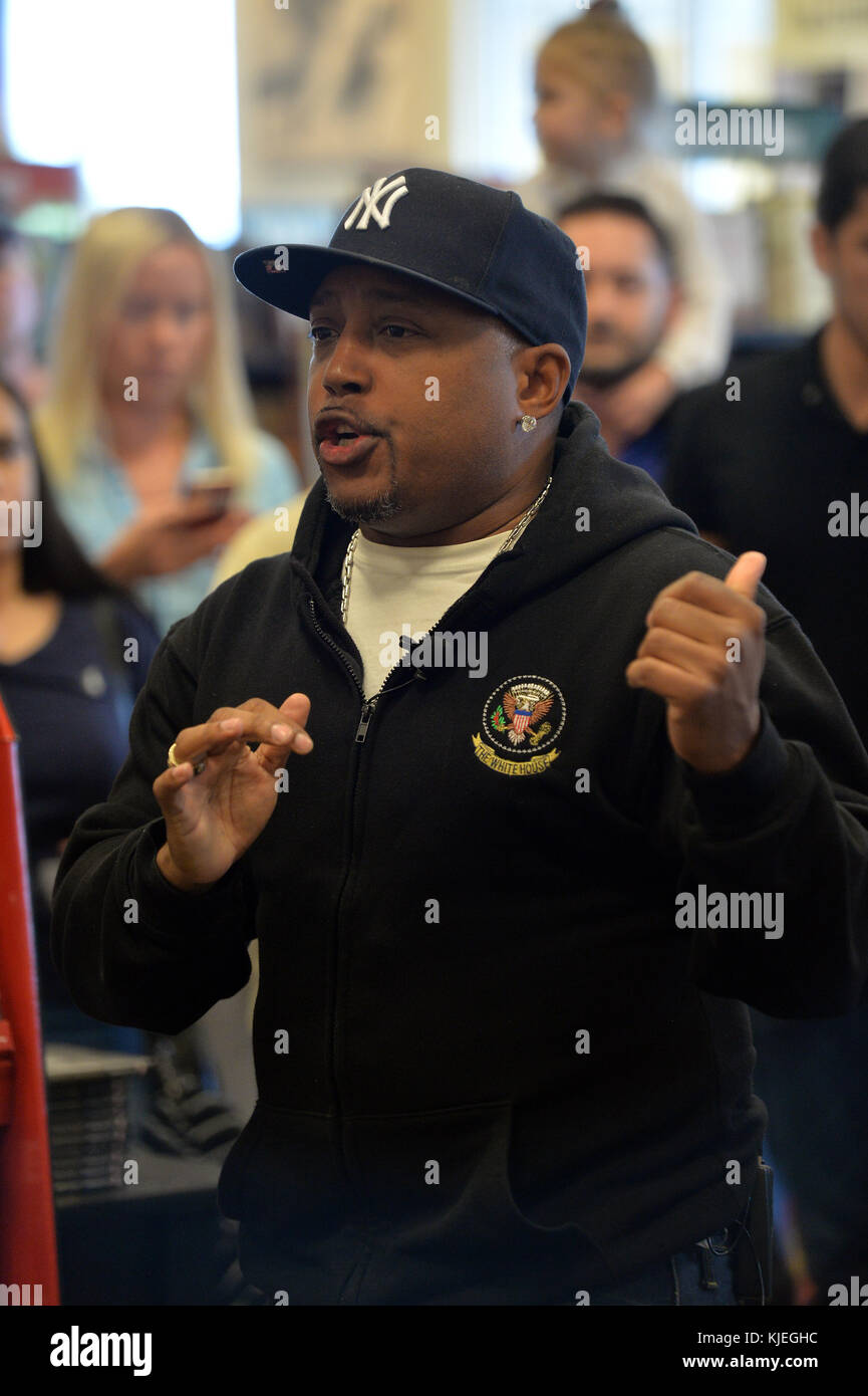 Shark tank tv show hi-res stock photography and images - Alamy