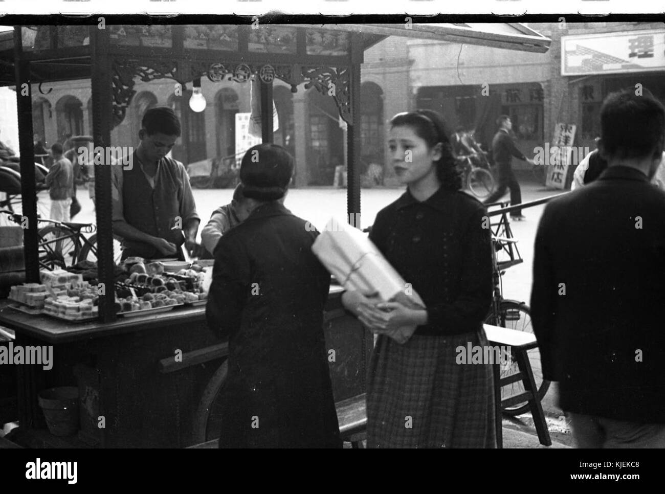 Stand and people Taihoku Stock Photo - Alamy