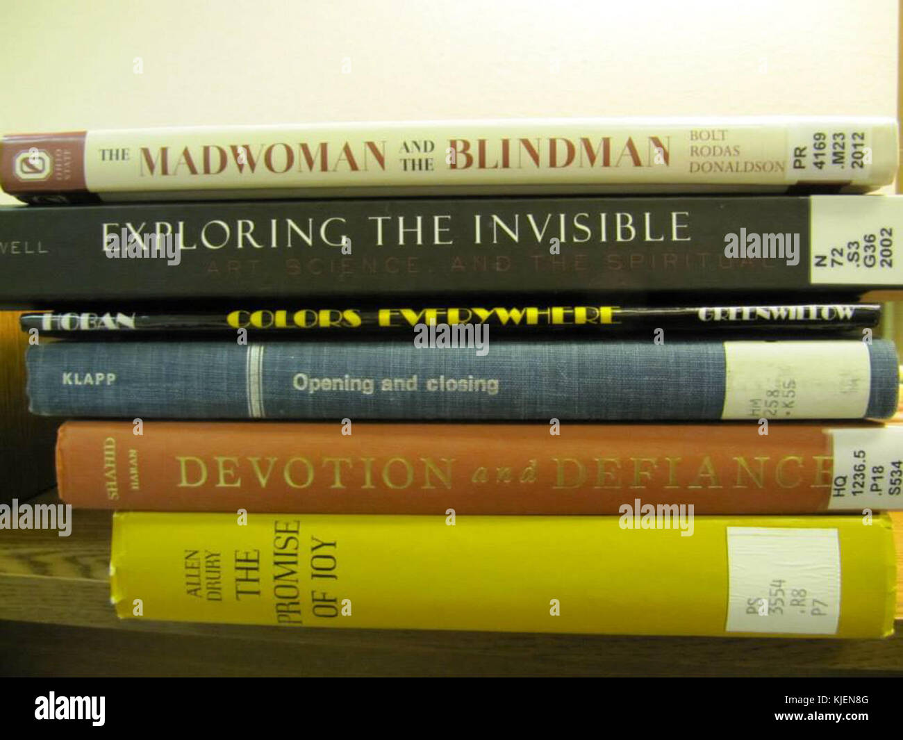 Book spine poetry hi-res stock photography and images - Alamy
