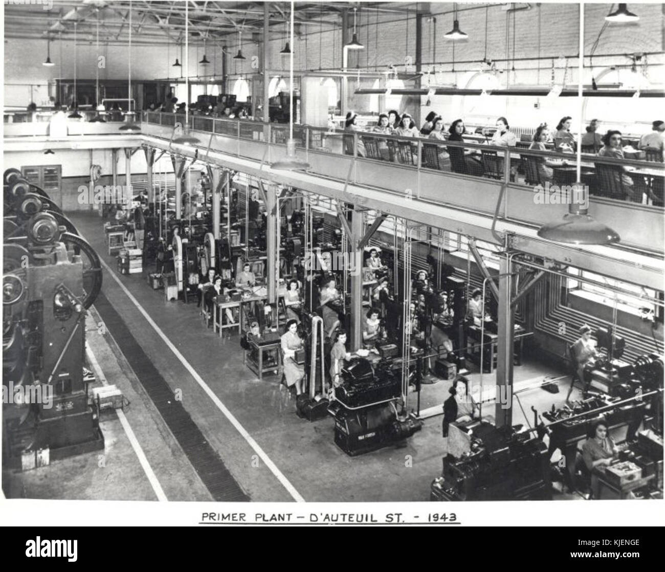 Women munitions workers wwii hi-res stock photography and images - Alamy