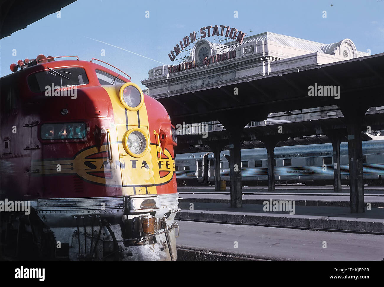 ATSF 34C (F3A) with Train 191 190 and CB&Q Train 10, the Denver Zephyr ...